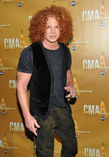 Carrot Top's Net Worth [2026 Update]: Income & Lifestyle - Wealthy Peeps
