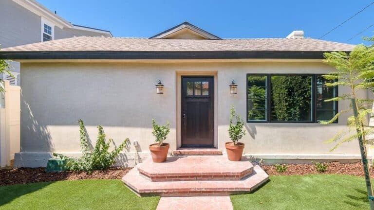 Charlie Hunnam Net Worth [2026 Update]: Lifestyle & Career