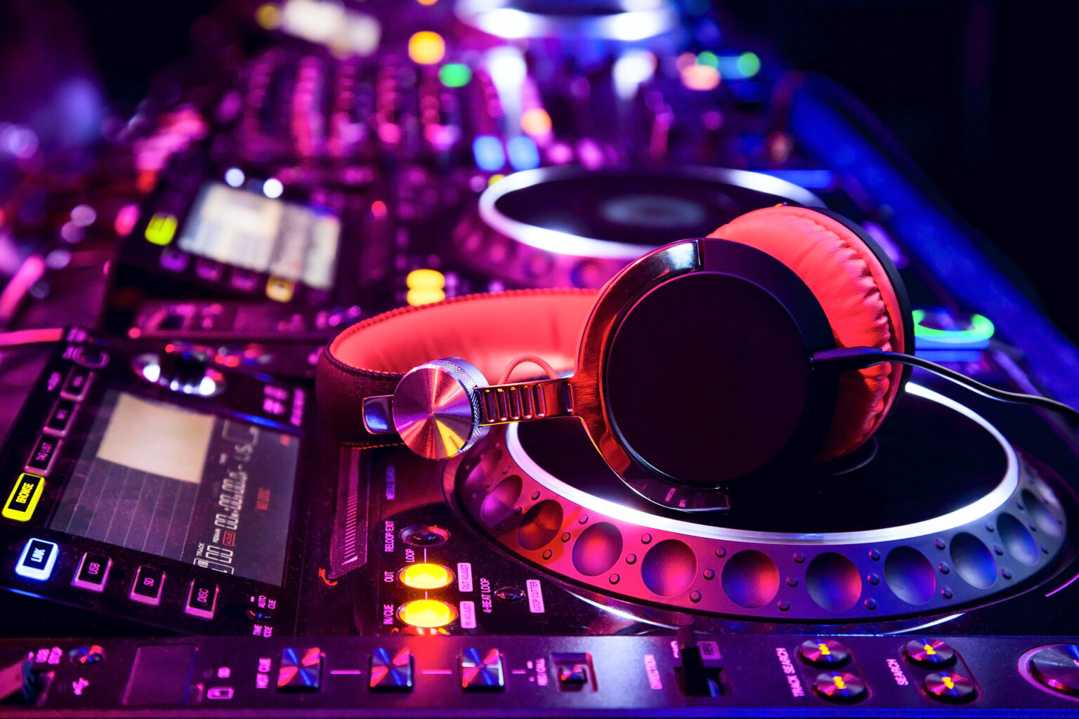 Richest DJs in the World [2026 Update]- Wealthy Peeps