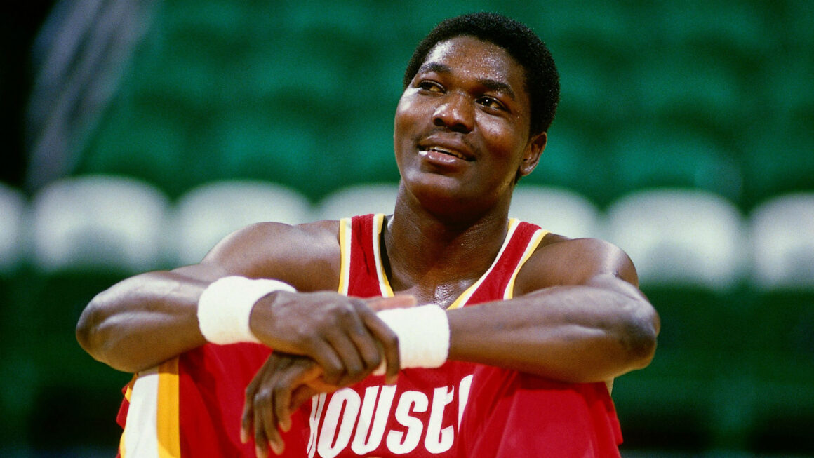 Hakeem Olajuwon Net Worth: NBA Career & Lifestyle [2025 Update]