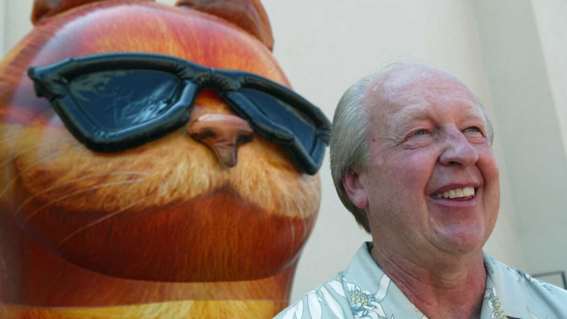 Jim Davis Net Worth: Garfield, Career & Lifestyle [2025 Update]