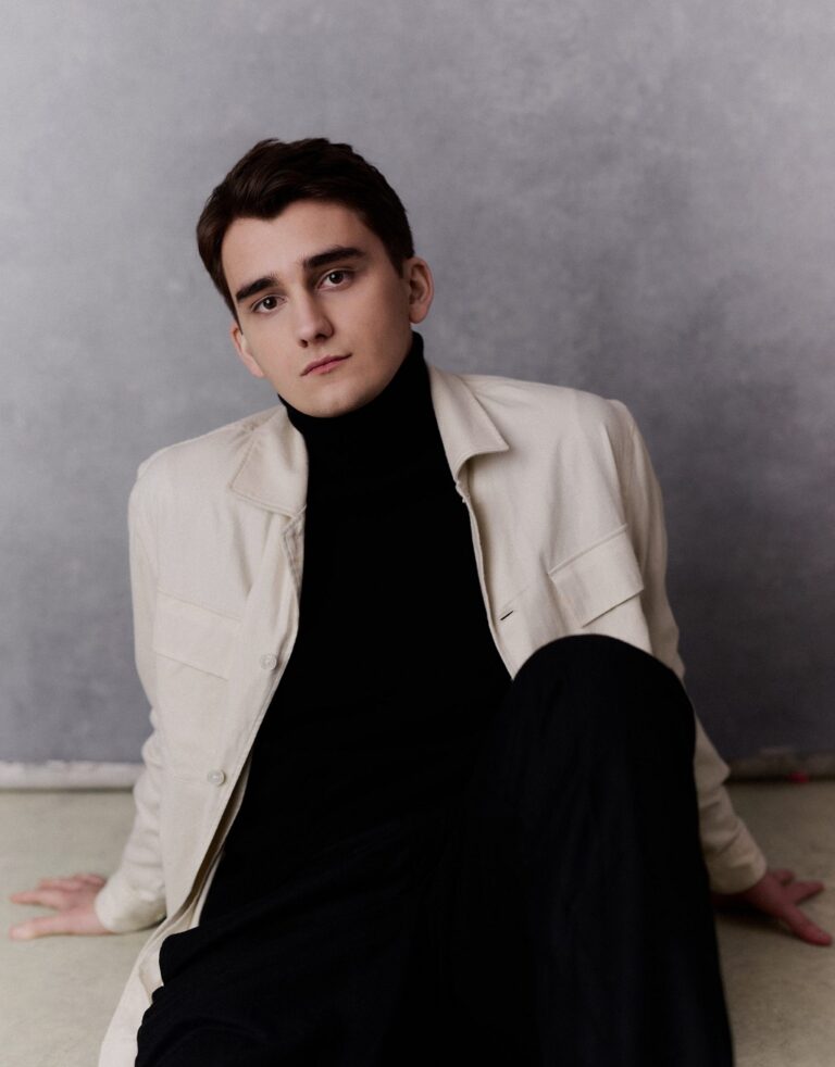 Is Cameron Chapman Gay ? Lockwood & Co. Family , Ethnicity