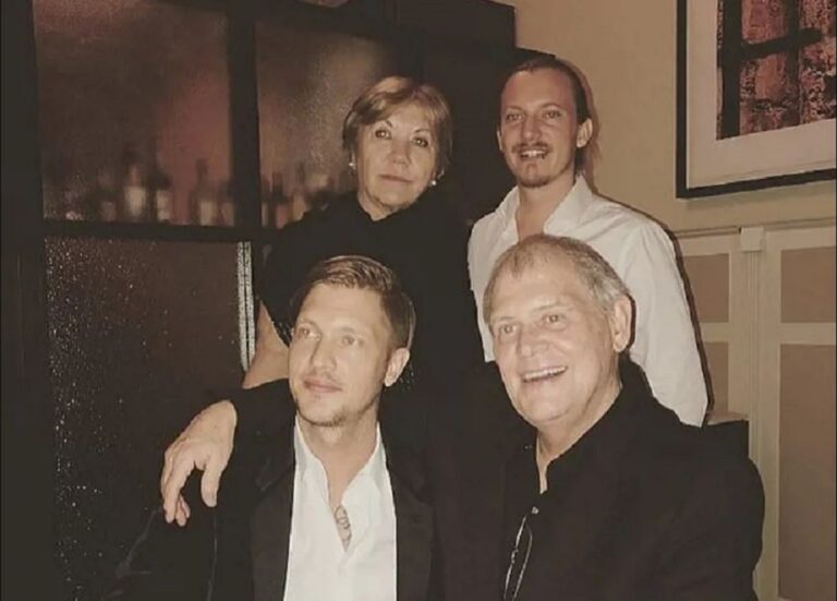 Who Are John Farnham Daughter And Son? Children Wife