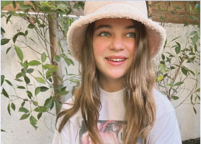 Raegan Revord Parents Holly Revord And Ryan Phillippe Wiki