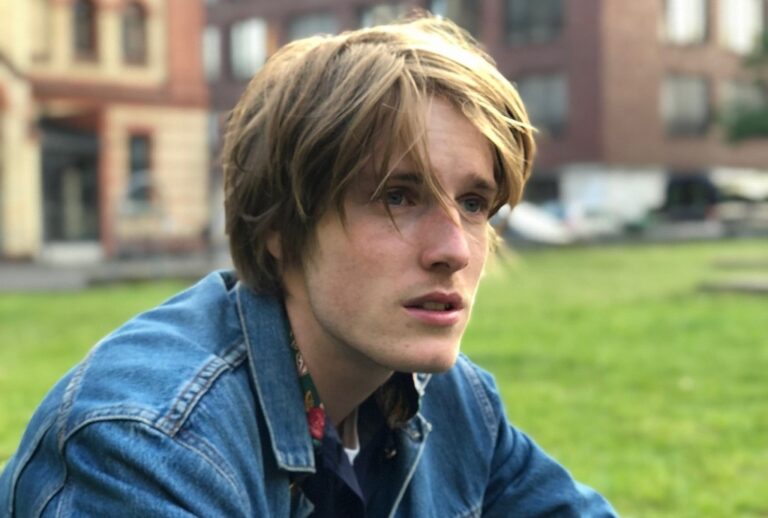 Louis Hofmann Girlfriend - Is He Dating Lisa Vicari?
