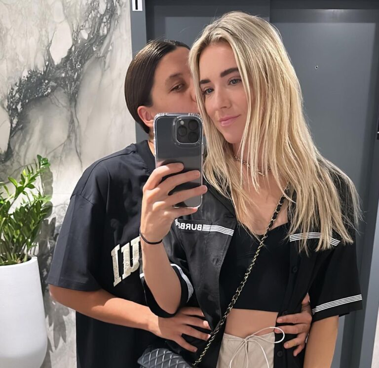 Is Kristie Mewis Lesbian? Partner Samm Kerr And Family