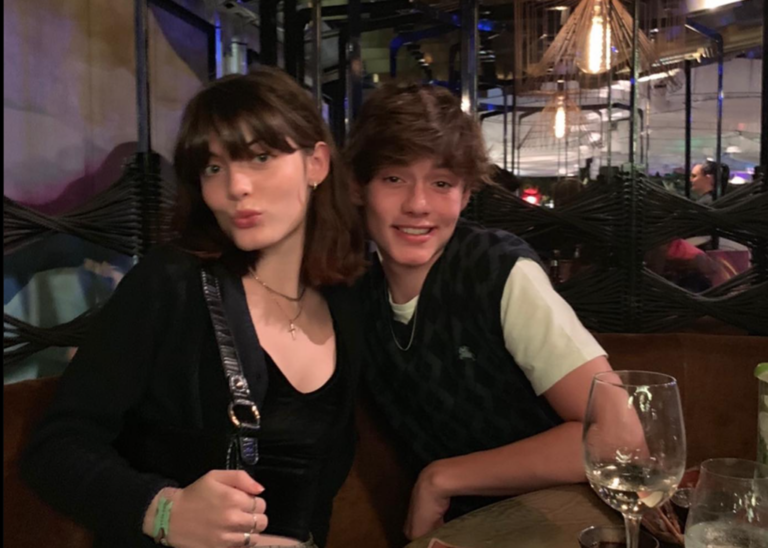 Louis Partridge Sister Issie Partridge And Millie Patridge